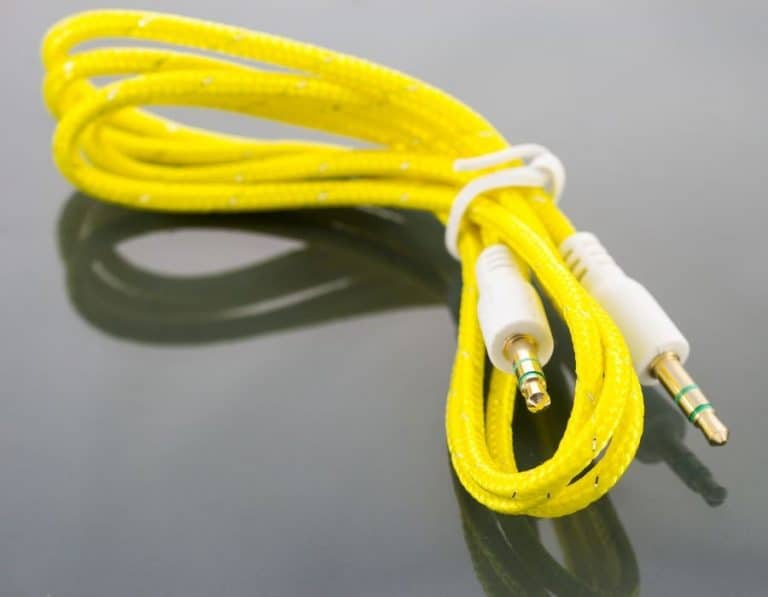 How To Connect A Soundbar To TV Without Audio Output